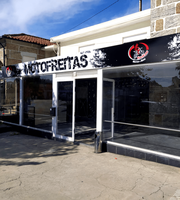 Decoração de Montra Moto Freitas :: Green Corima Publicidade